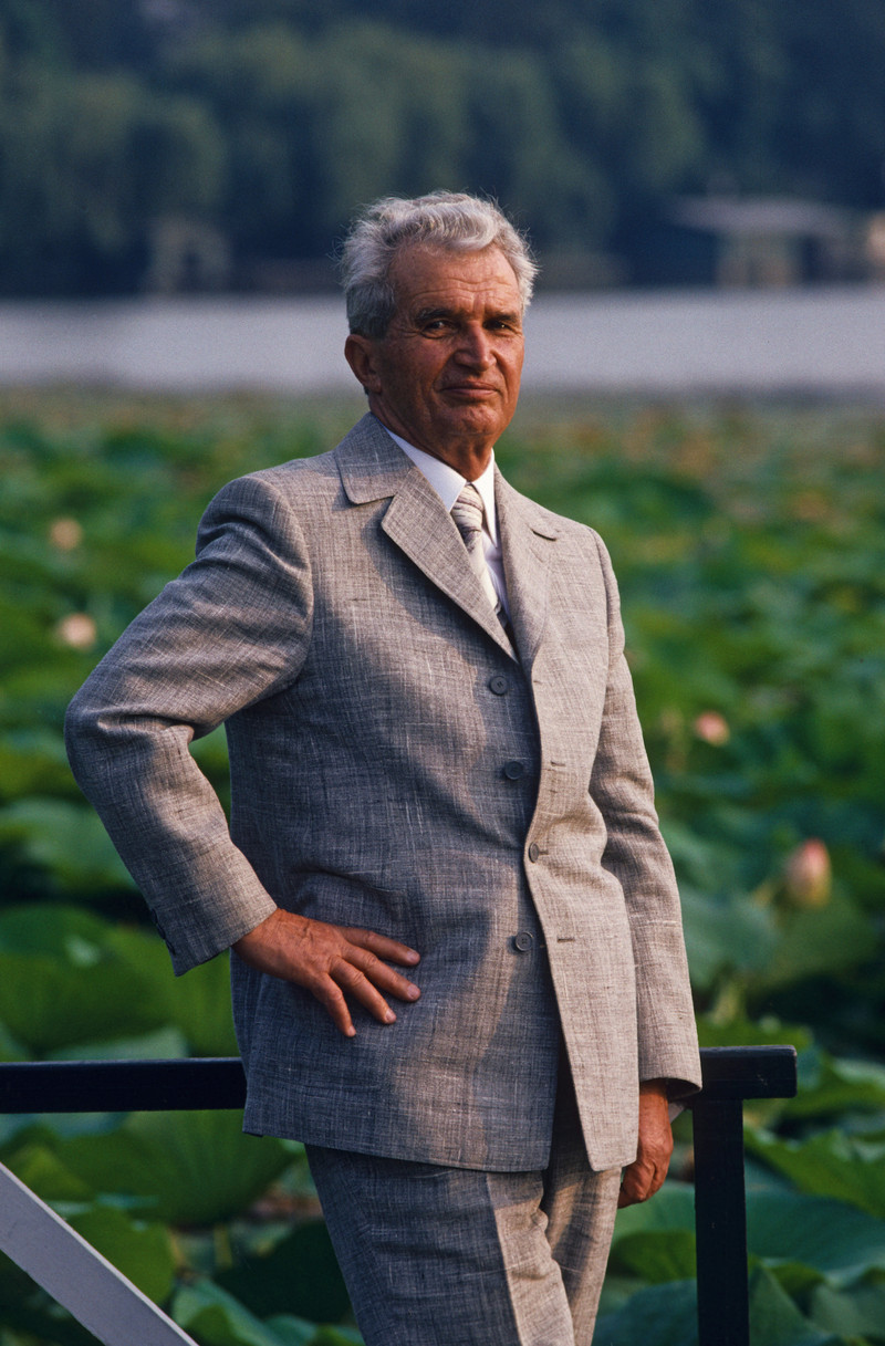 Peter Turnley - 20th Anniversary: The Fall of the Iron Curtain ...